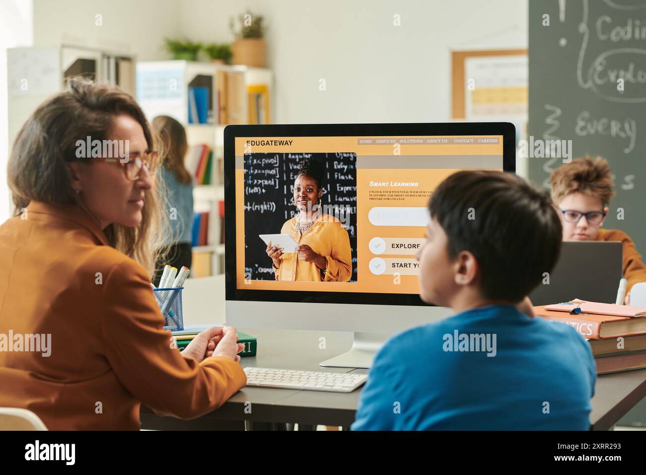 Online school teacher on screen hi-res stock photography and images - Alamy