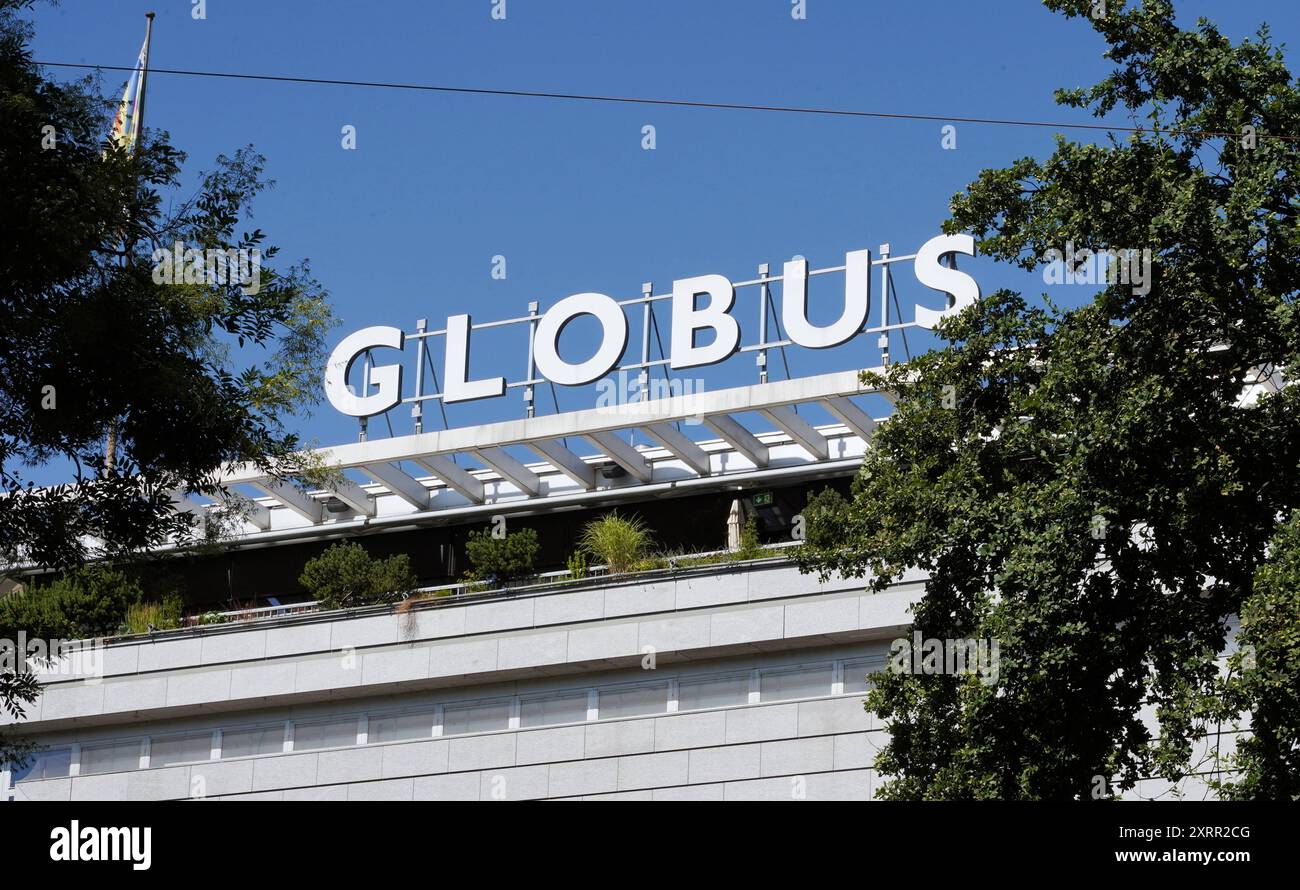 Anton Geisser 10.08..2024 Zuerich Schweiz. Bild : Globus Warenhaus Logo Schriftzug *** Anton ...