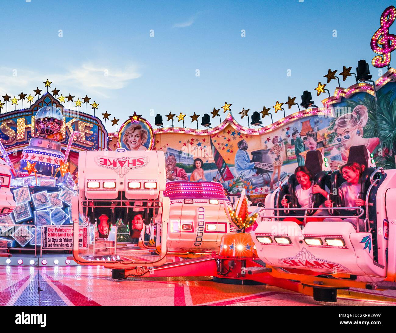 Car turns around in hi-res stock photography and images - Alamy