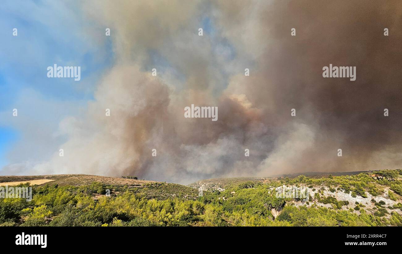 Athens, Greece. 11th Aug, 2024. A forest fire started from Varnavas in ...