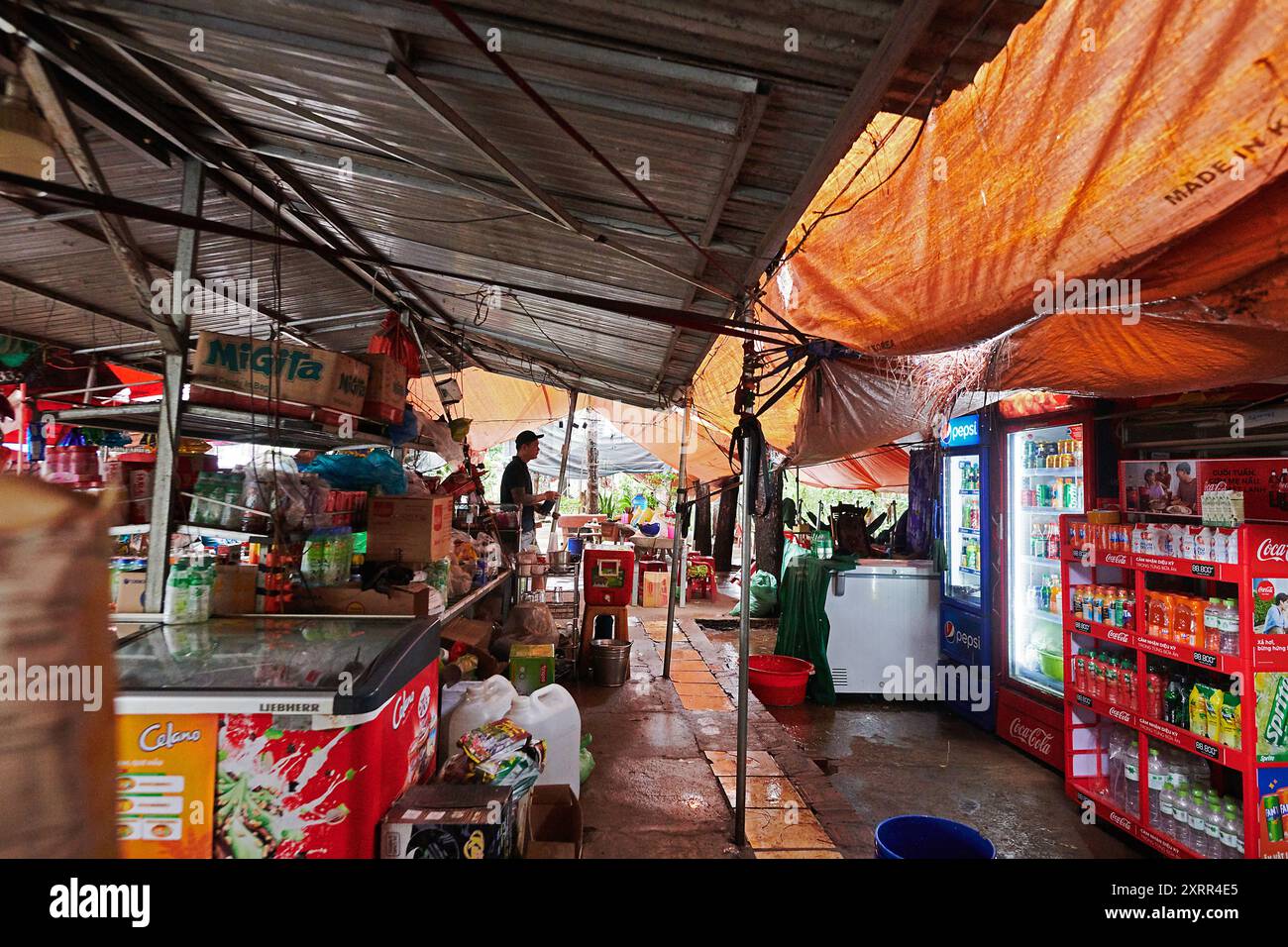 Roadside shop with selfmade canopy in Vietnam Stock Photo - Alamy