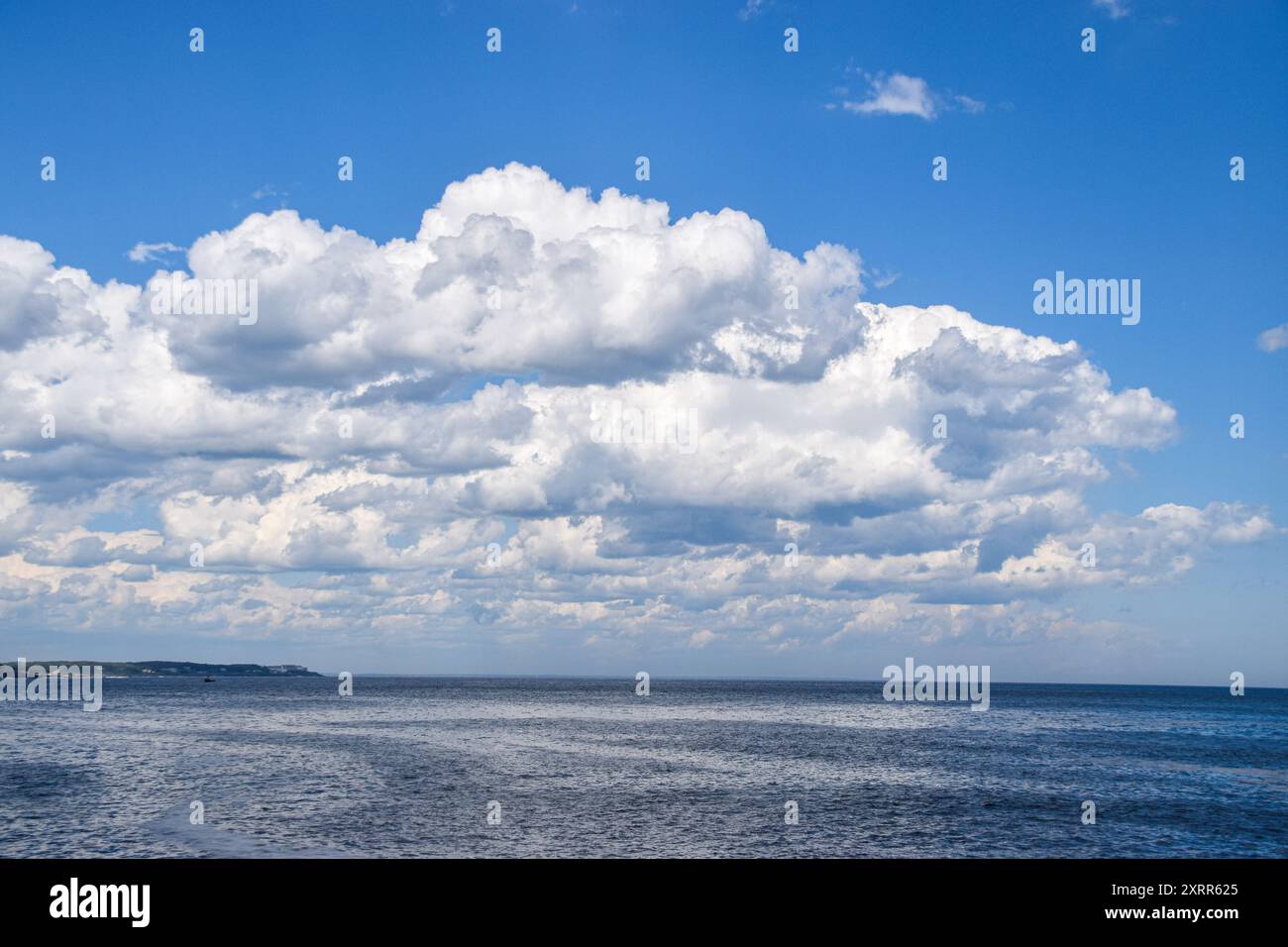 Expansive view calm blue ocean hi-res stock photography and images - Alamy
