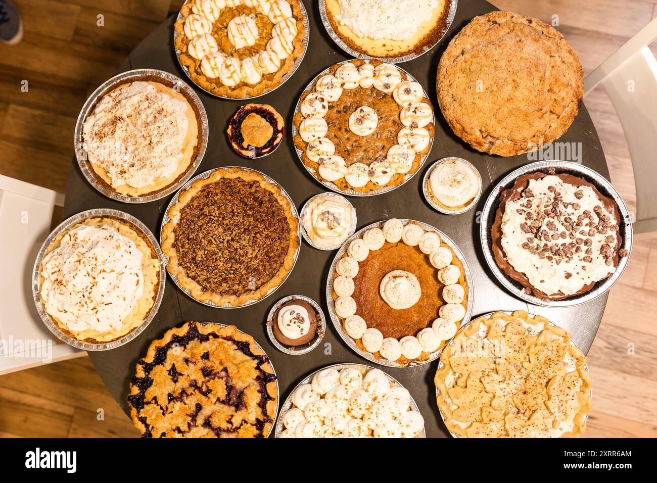 Sharing a slice of apple hi-res stock photography and images - Alamy