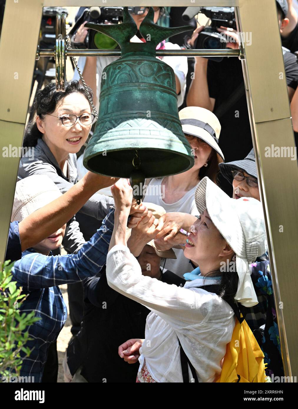People ring a bell on Osutaka Ridge in Ueno Village, Gunma Prefecture ...