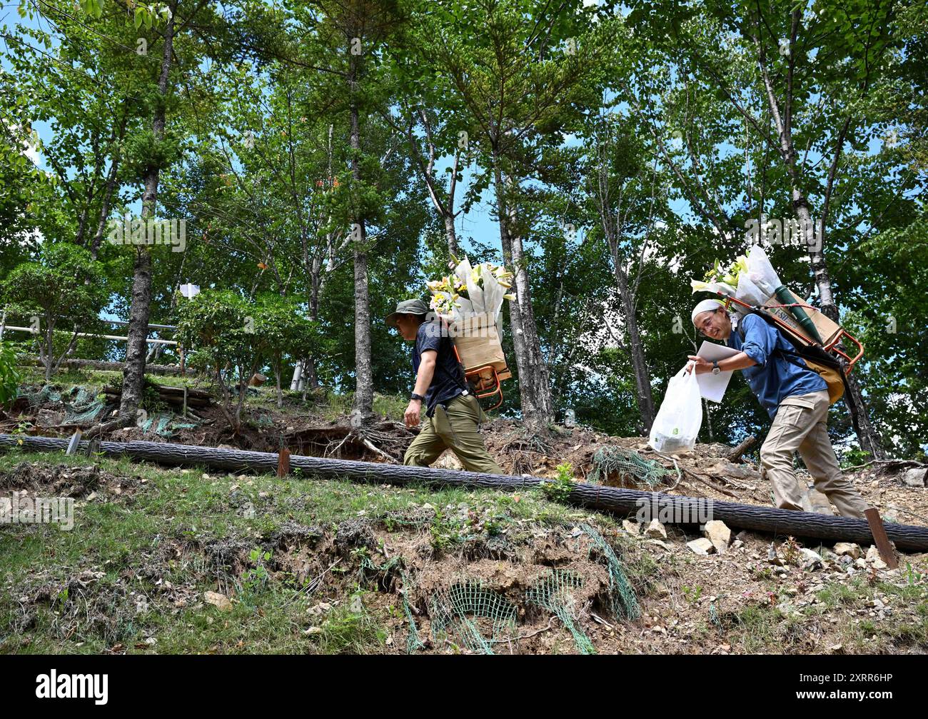 People climb toward Osutaka Ridge in Ueno Village, Gunma Prefecture ...