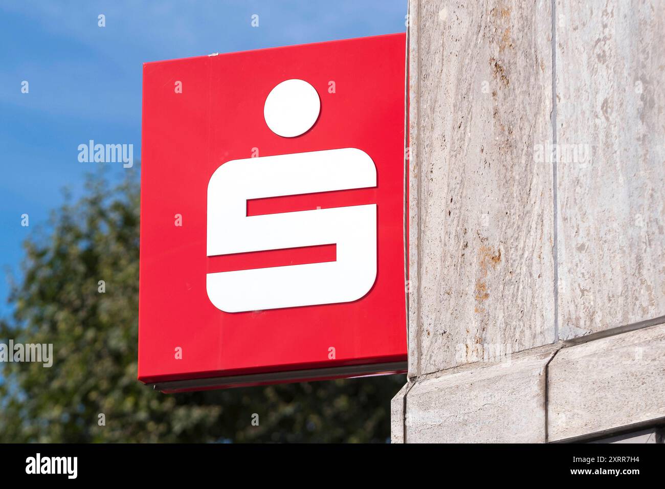 Logo der Sparkasse an einer Kölner Filiale am Ebertplatz *** Sparkasse ...