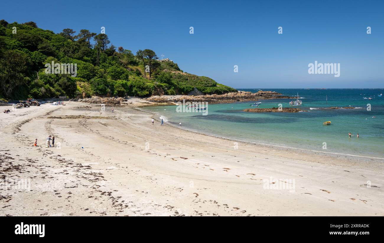 Sunny scenery bay islands hi-res stock photography and images - Alamy