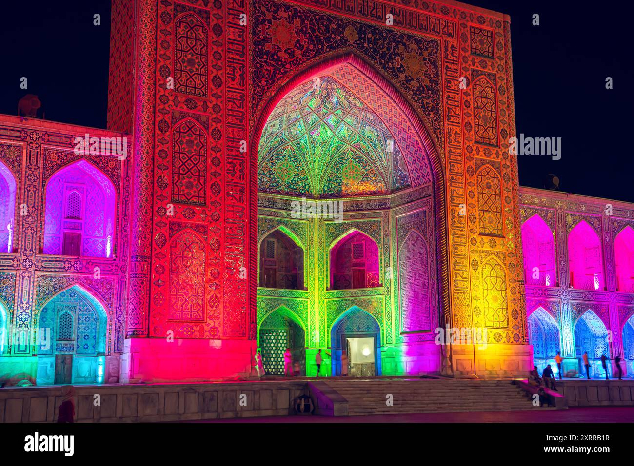 Light show on the facades of the madrasahs of Registan Square. Details ...