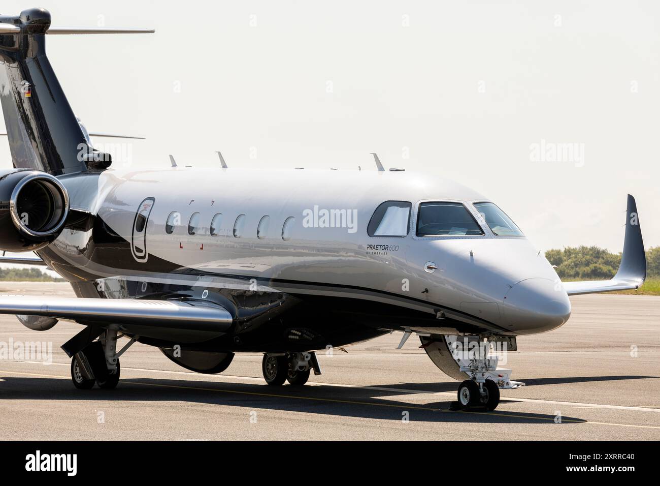 VistaJet Embraer Praetor 600 at Biarritz Airport Stock Photo - Alamy