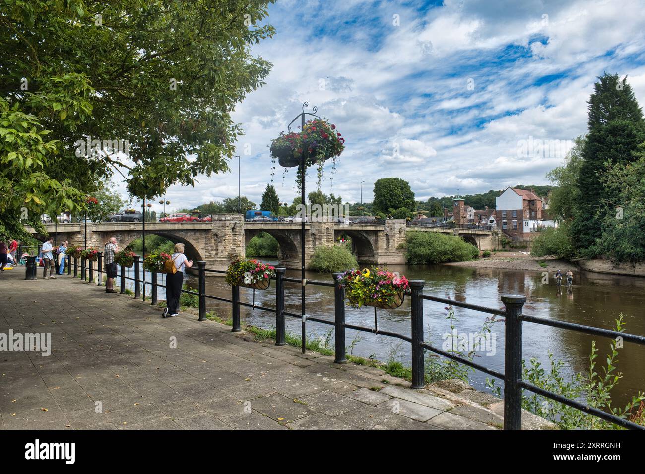 Bridge promenade hi-res stock photography and images - Alamy