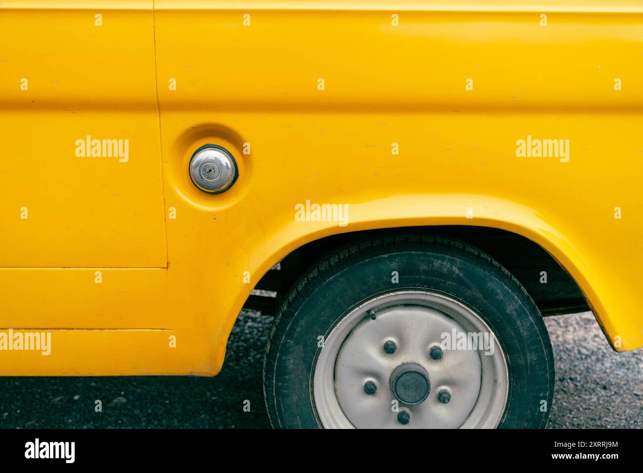 Yellow fender hi-res stock photography and images - Alamy
