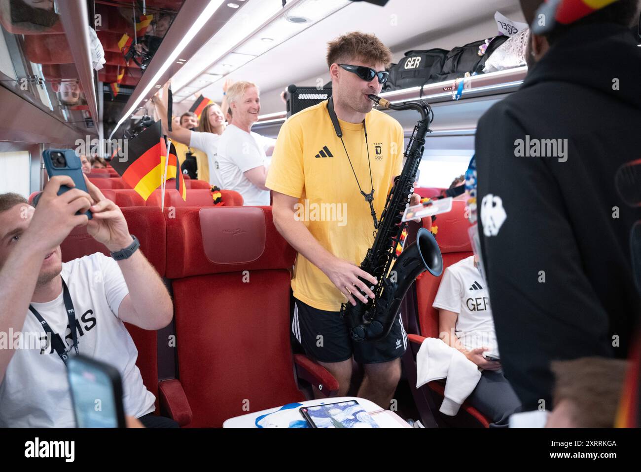 Oly olympia paris 2024 paris2024 summer games traffic hi-res stock ...