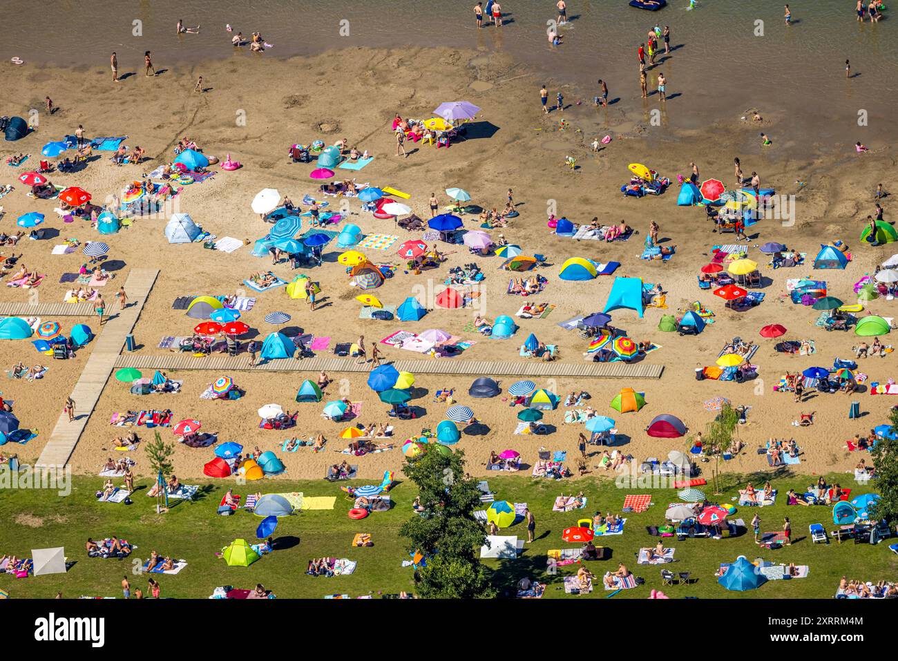 Himmel spielen kinder familie hi-res stock photography and images - Alamy