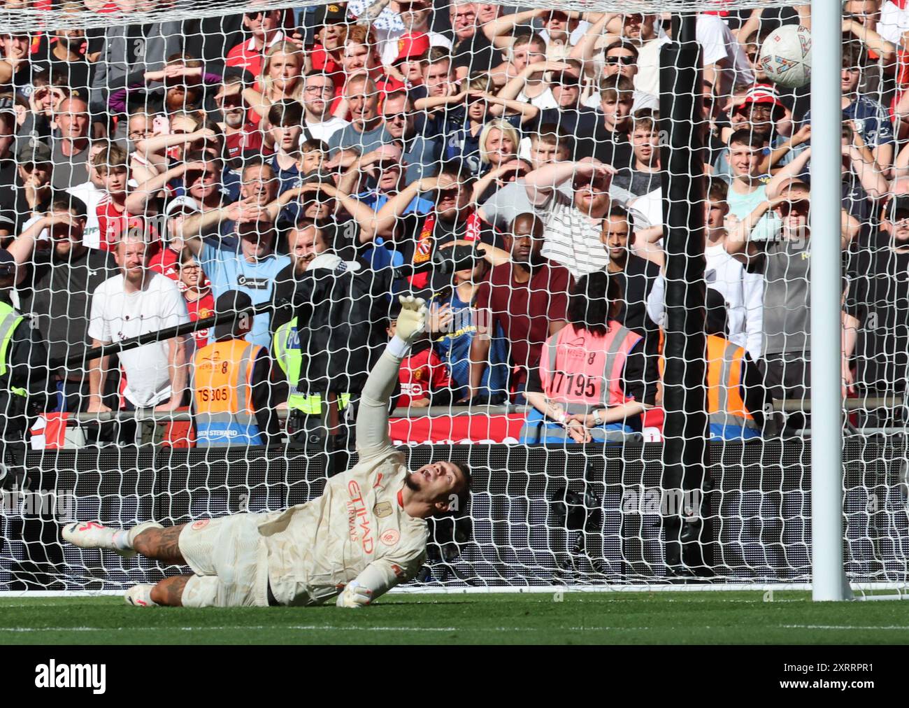London, UK. 10th Aug, 2024. LONDON, ENGLAND - AUGUST 10: Ederson ...