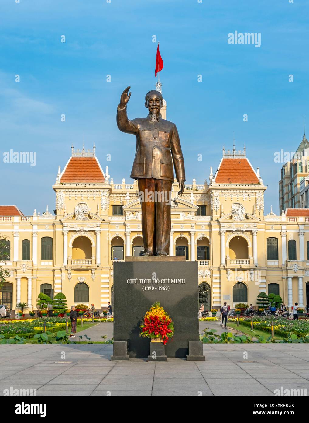 Saigon statue sculpture hi-res stock photography and images - Alamy