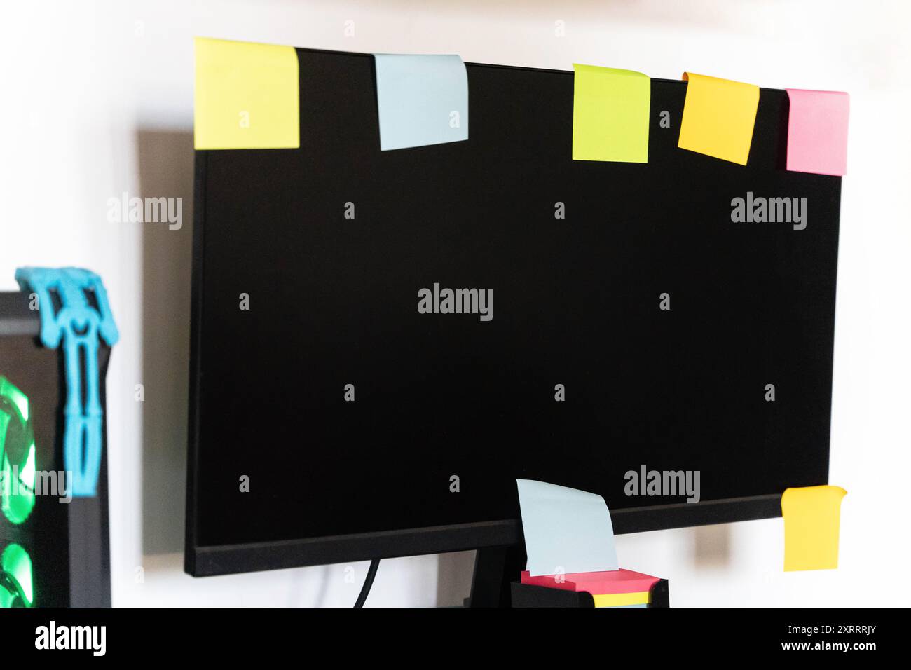 Black monitor with colorful sticky notes on bezel Stock Photo - Alamy