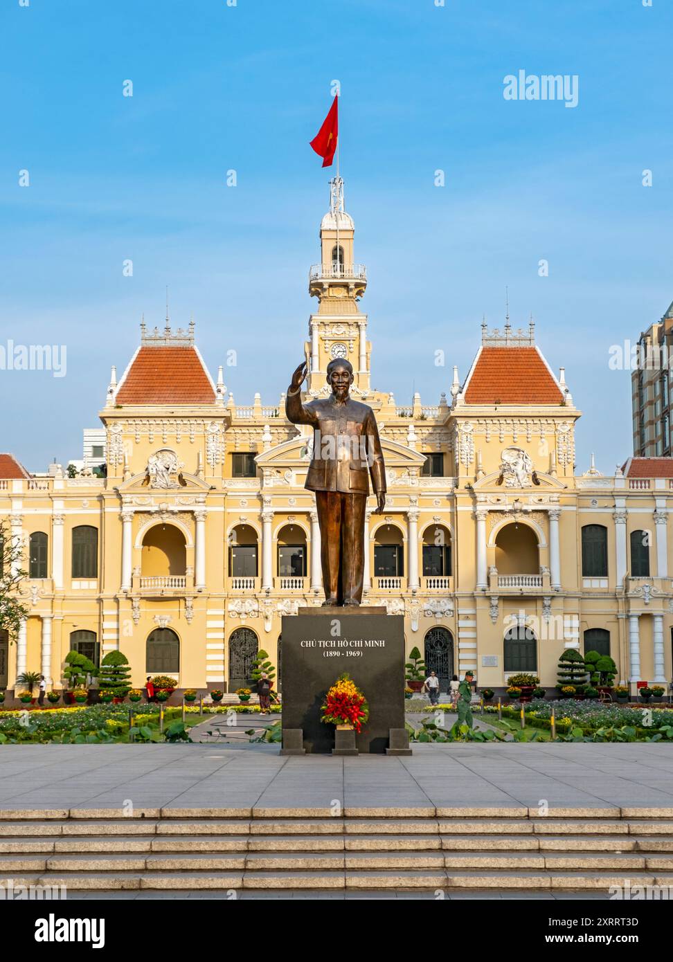 Ho Chi Minh Statue and City Hall, Saigon, Vietnam Stock Photo - Alamy