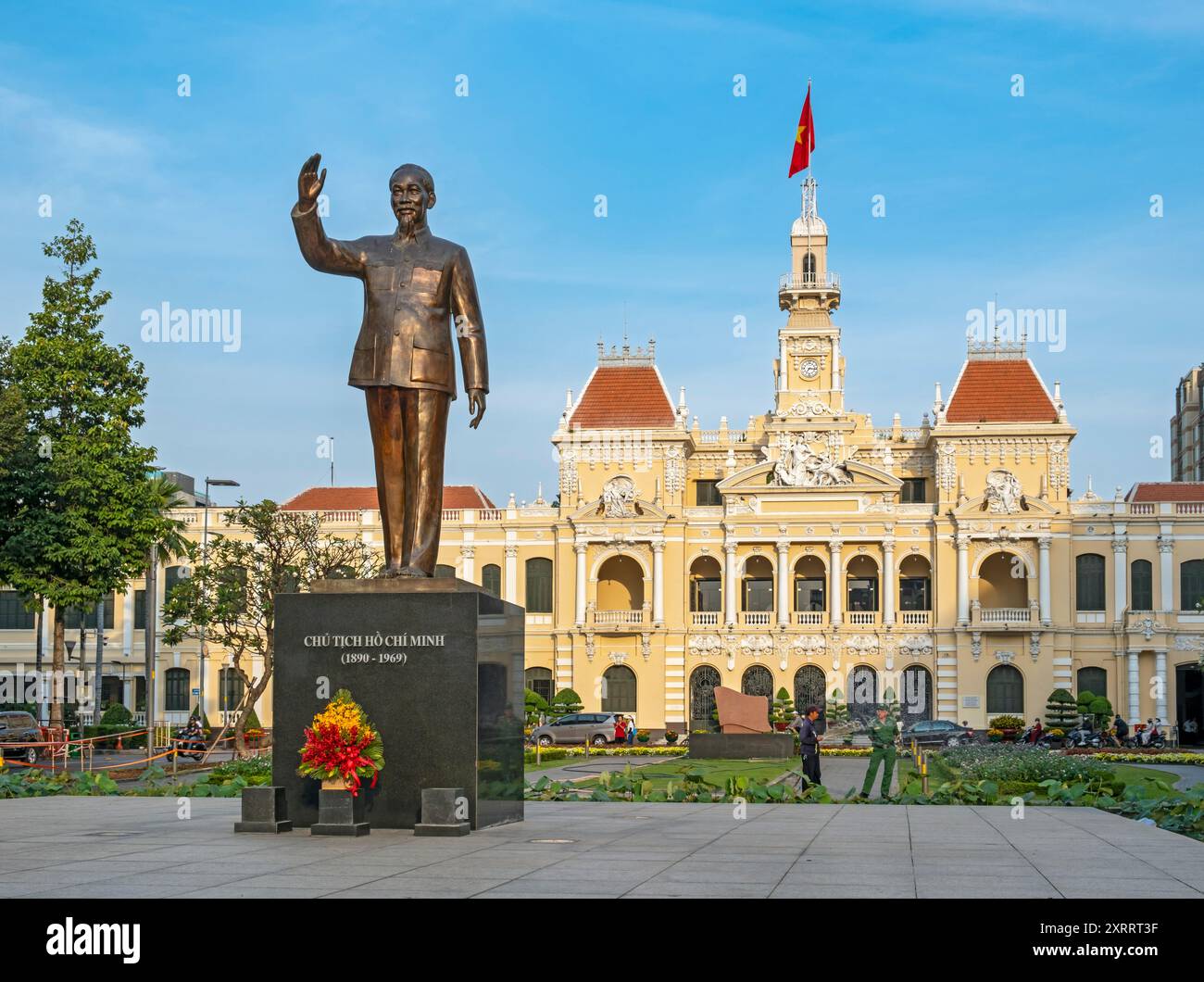 Ho Chi Minh Statue and City Hall, Saigon, Vietnam Stock Photo - Alamy