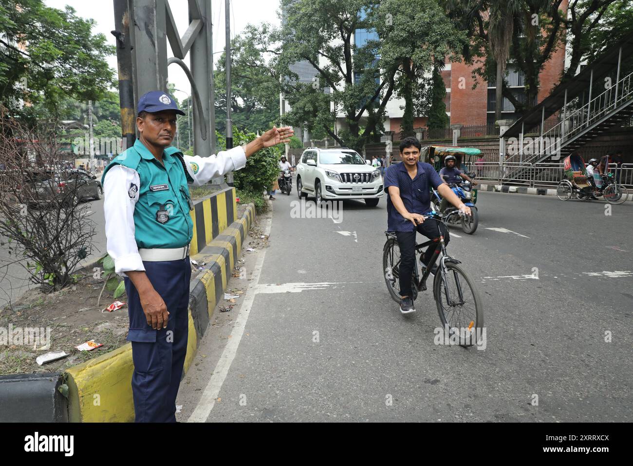 Dhaka, Wari, Bangladesh. 12th Aug, 2024. police personnel controls ...