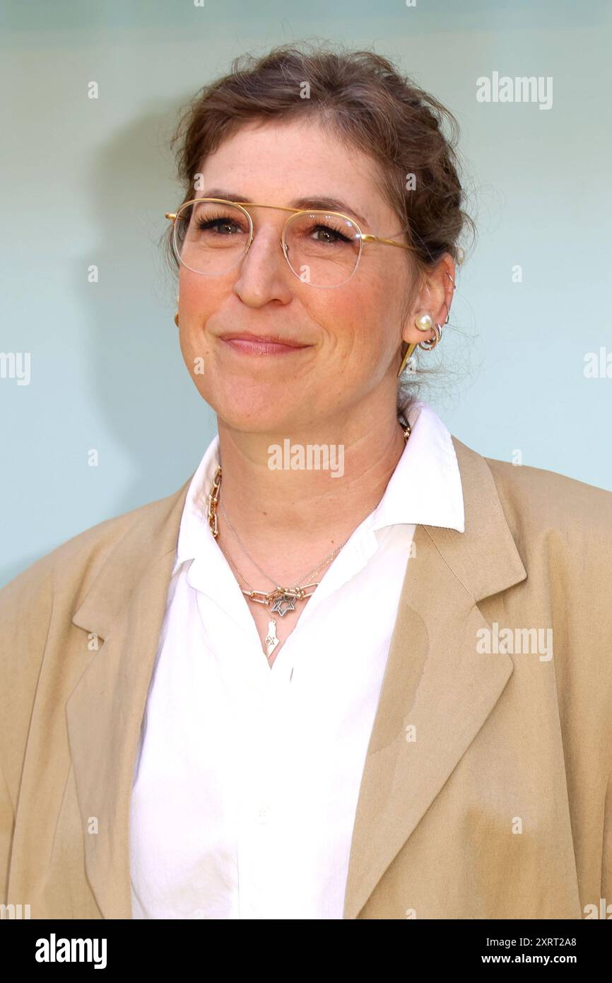 LOS ANGELES - AUG 6: Mayim Bialik at the Borderlands Special Fan ...