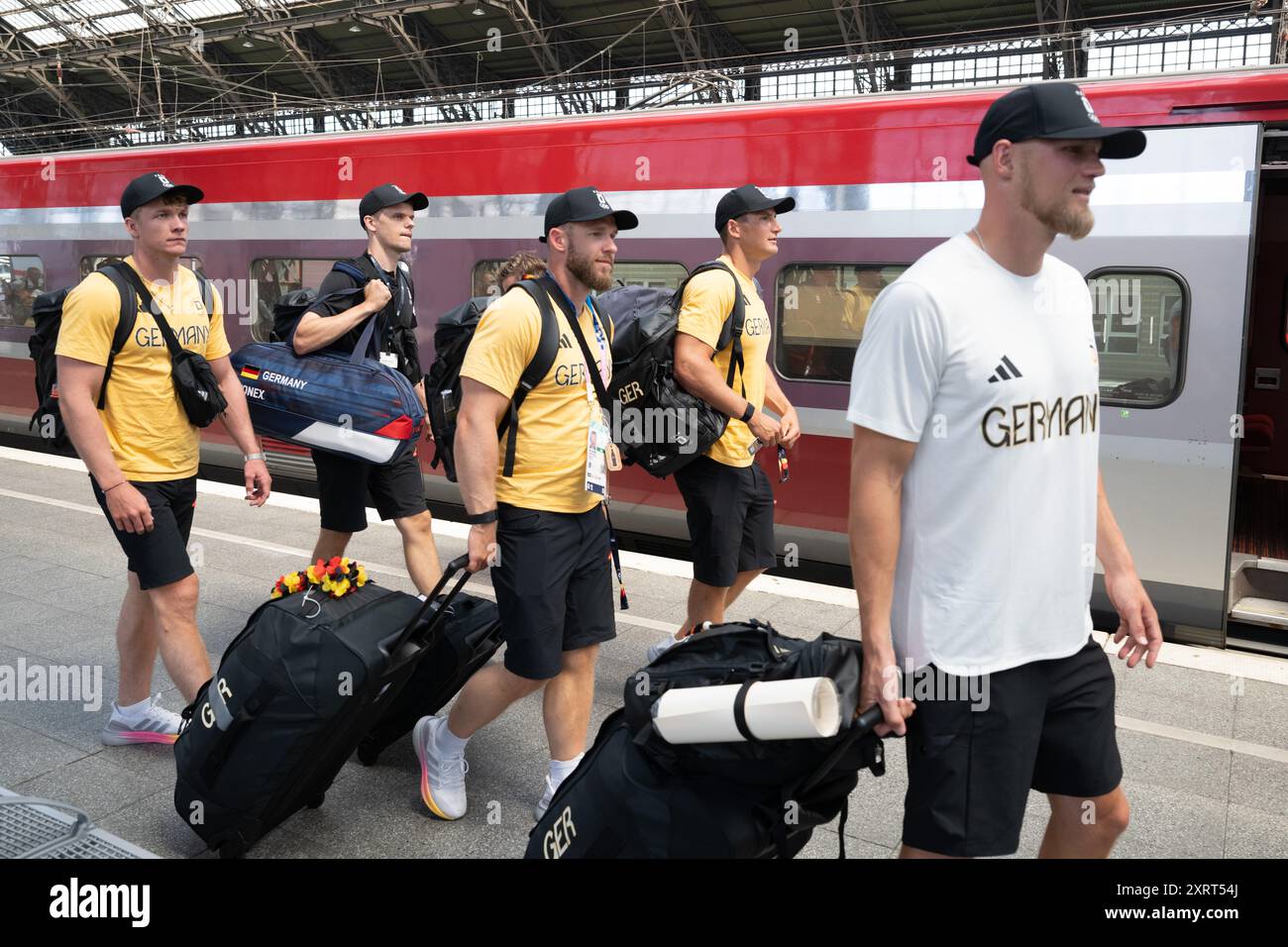 Cologne, Germany. 12th Aug, 2024. German athletes Jacob Schopf (l-r ...