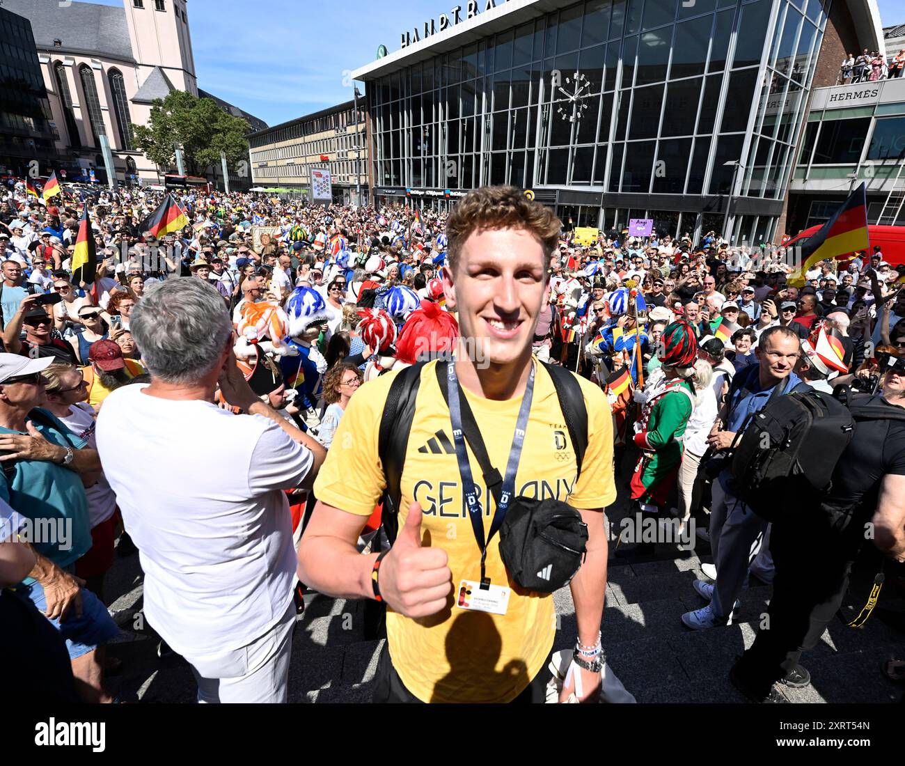 Cologne, Germany. 12th Aug, 2024. Gold medal winner Lukas Märtens ...