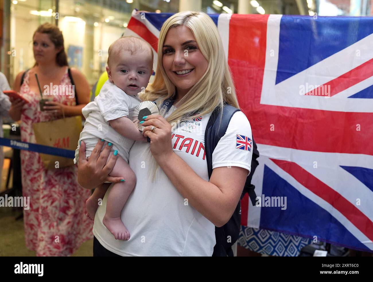 Great Britain's Amber Rutter with son Tommy and her silver medal from ...