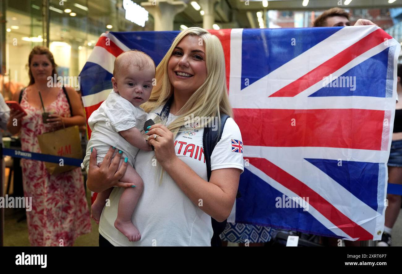 Great Britain's Amber Rutter with son Tommy and her silver medal from ...