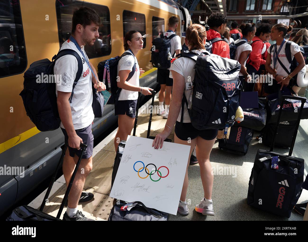 Members of Team GB arrive by Eurostar into London St. Pancras ...
