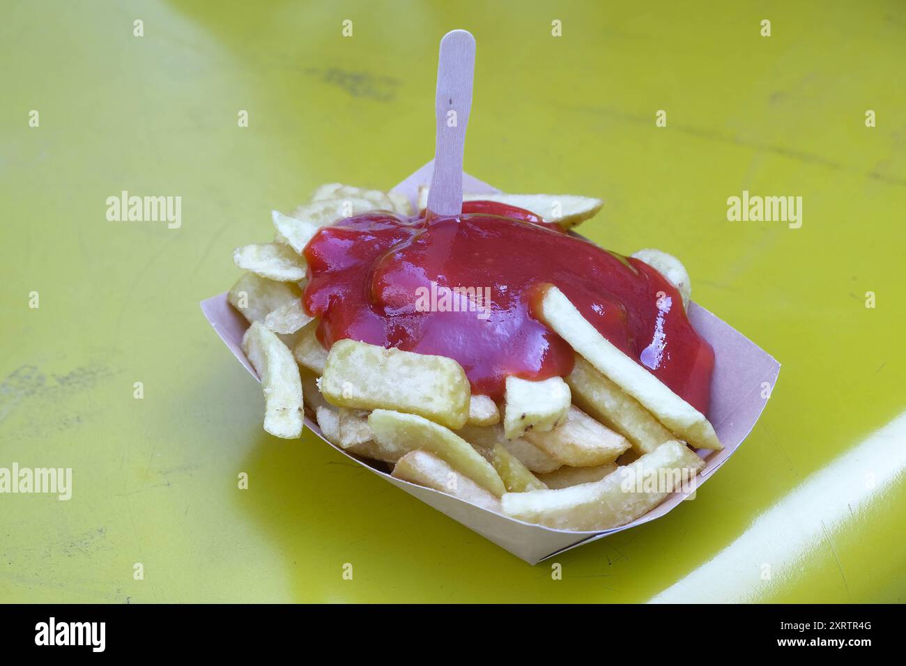 Düsseldorf 12.08.2024 Pommes Frites Imbiss Imbissbude ungesunde ...