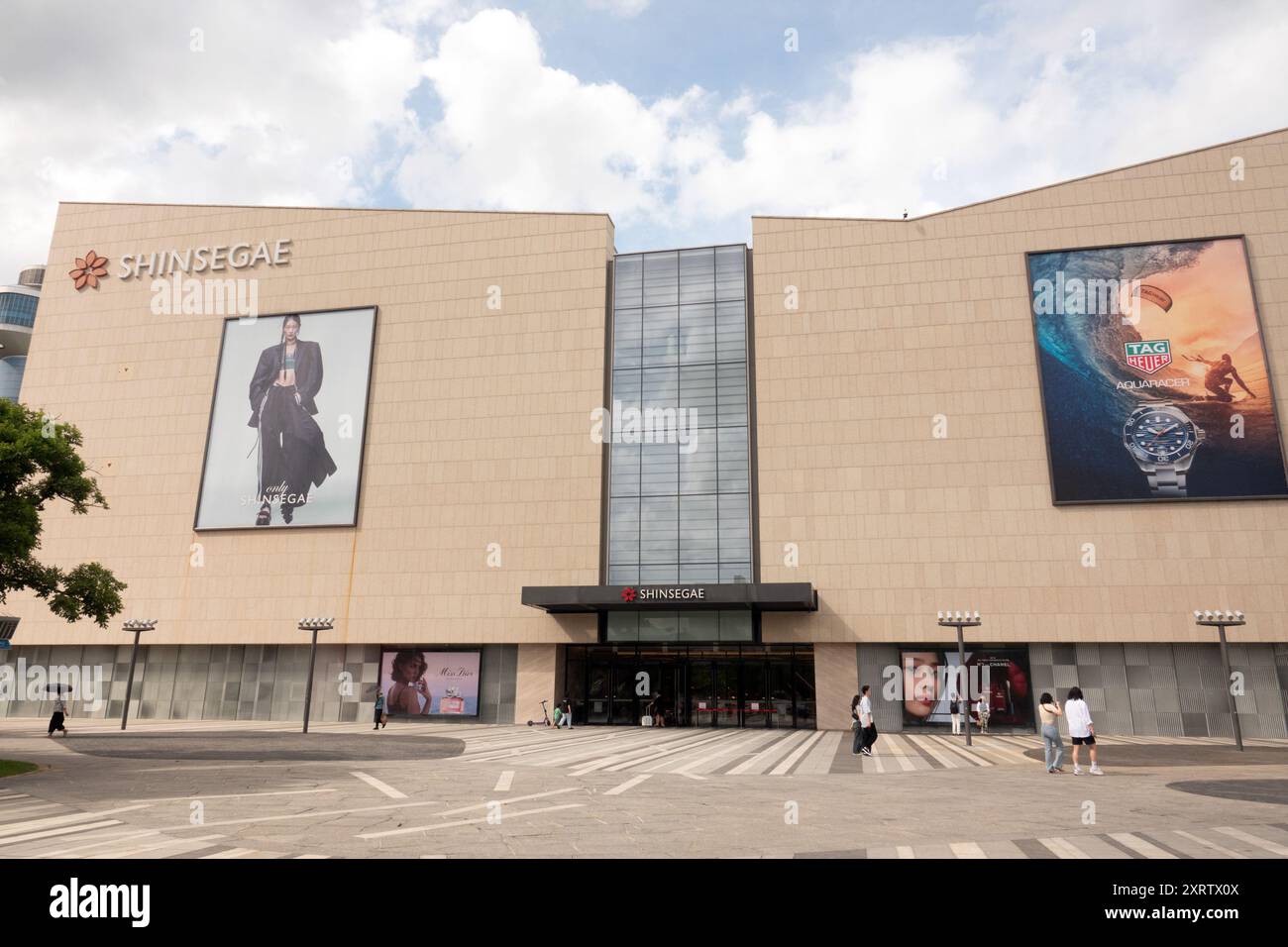 Shinsegae department store, July 28, 2024 : Shinsegae department store ...