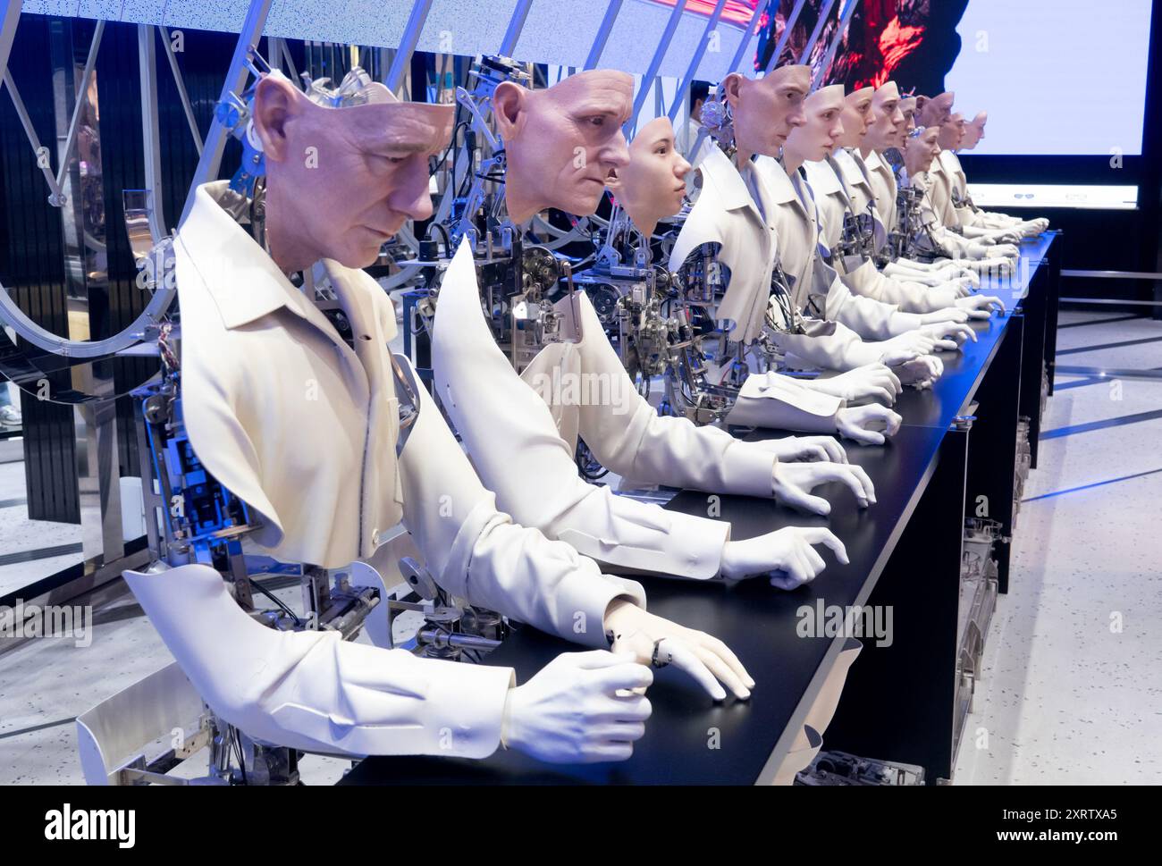 Gentle Monster store, July 28, 2024 : Installations featuring humanoid ...