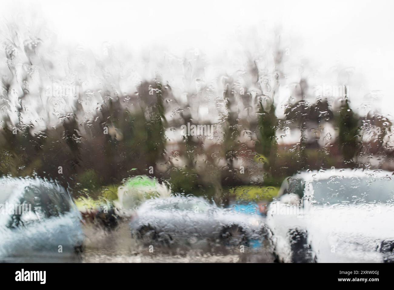 Looking out window rain hi-res stock photography and images - Alamy