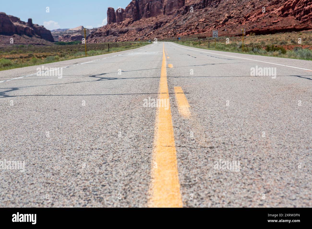 Open road stretches horizon hi-res stock photography and images - Alamy