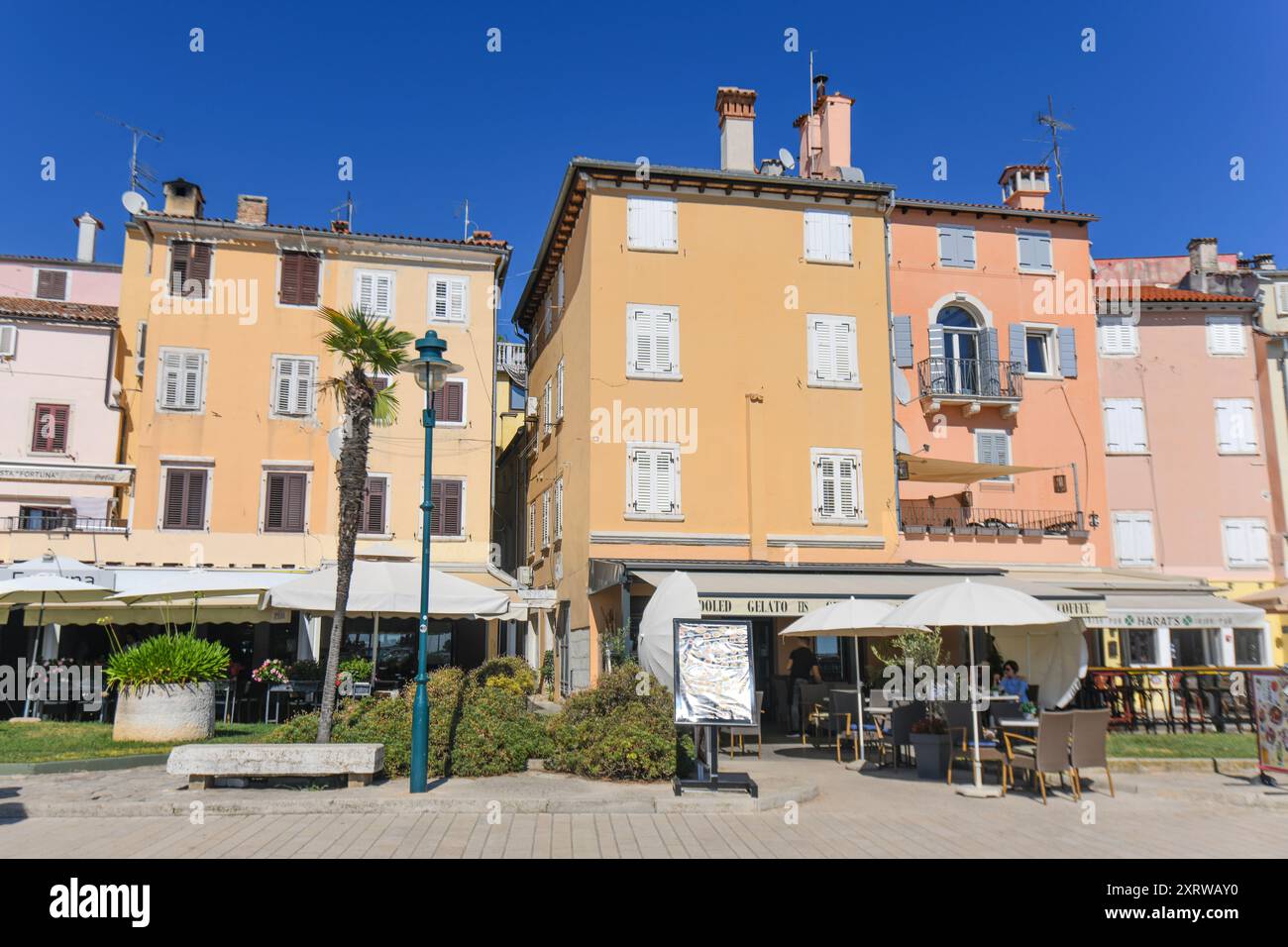 Old streets europe hi-res stock photography and images - Alamy
