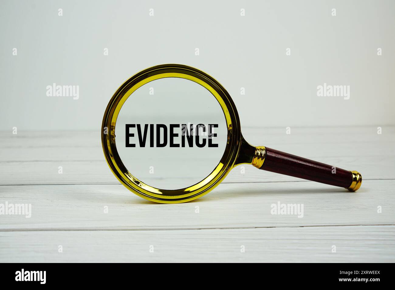 Crime scene magnifying glass hi-res stock photography and images - Alamy