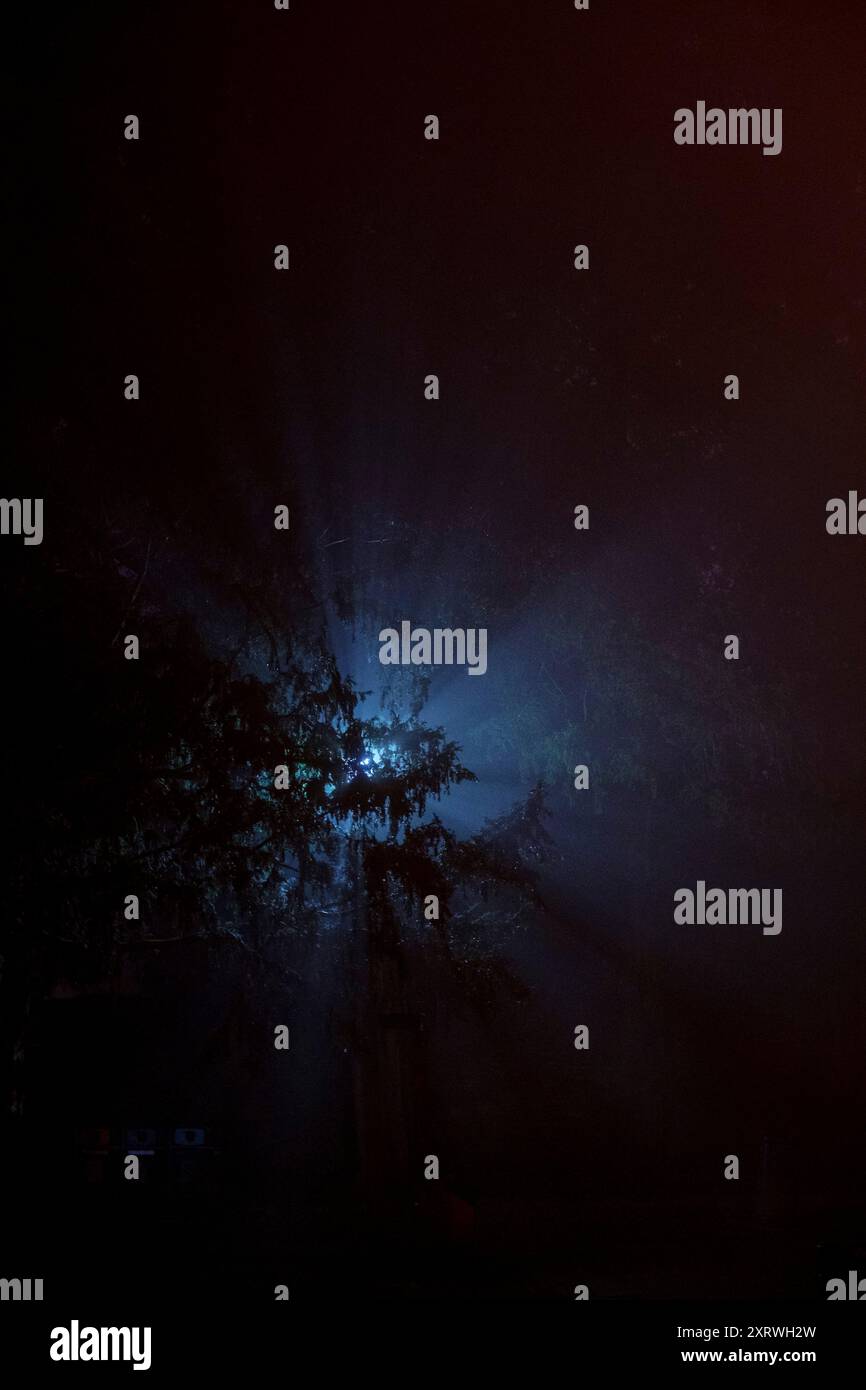 Hidden beam hi-res stock photography and images - Alamy