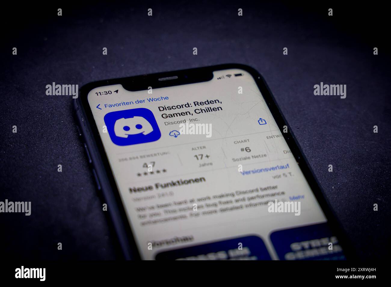 Apple App Store auf einem iPhone. Favoriten der Woche - Discord: Reden ...