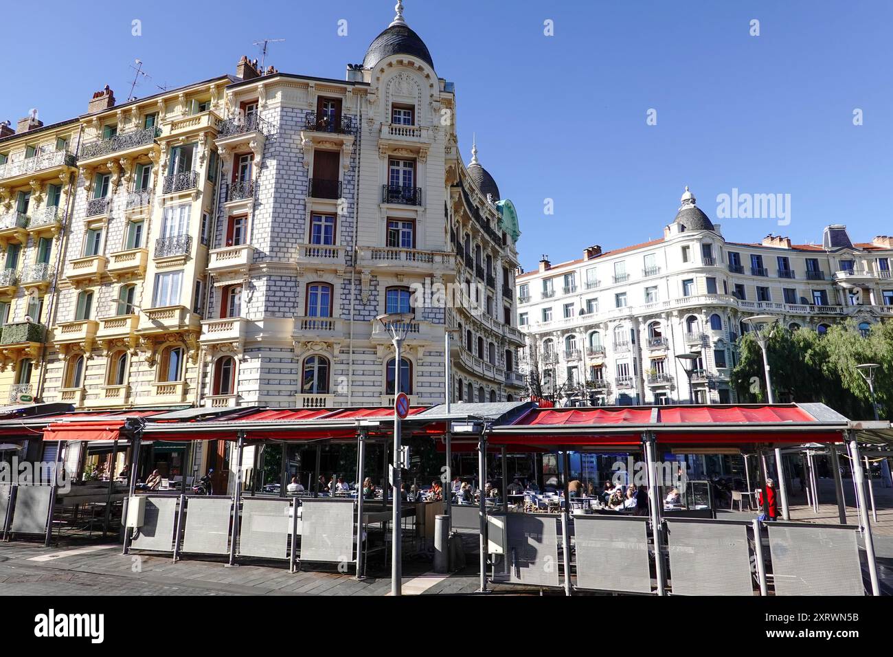 Everyday life, people sitting outdoors at tables in the February ...
