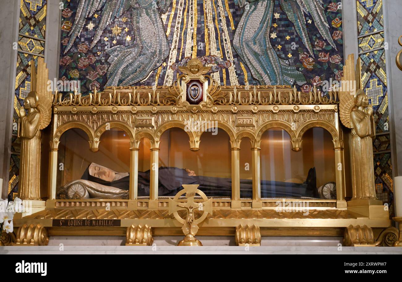 THE CHAPEL OF OUR LADY OF THE MIRACULOUS MEDAL Stock Photo - Alamy