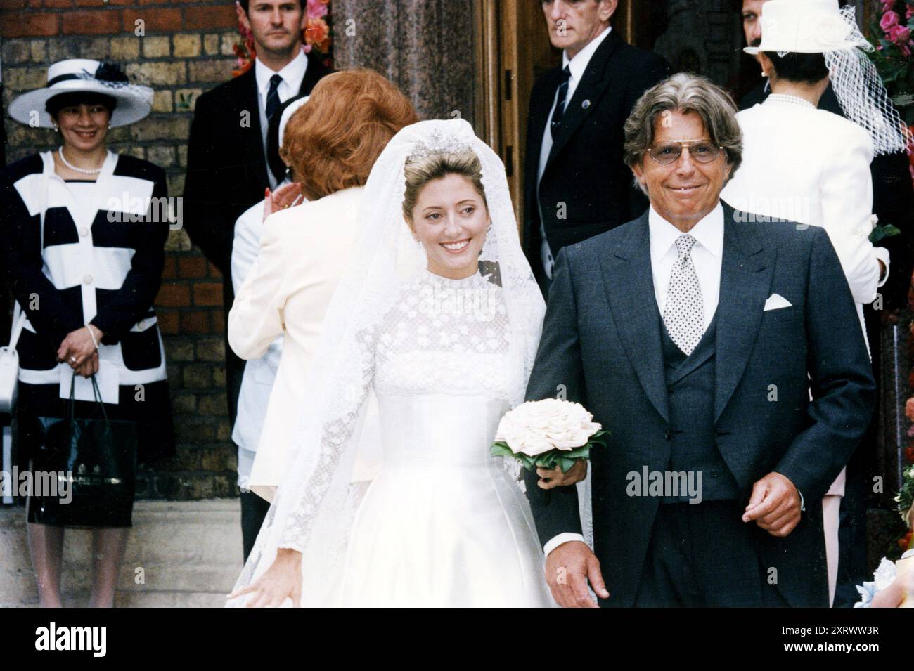 Sposa al suo matrimonio hi-res stock photography and images - Alamy