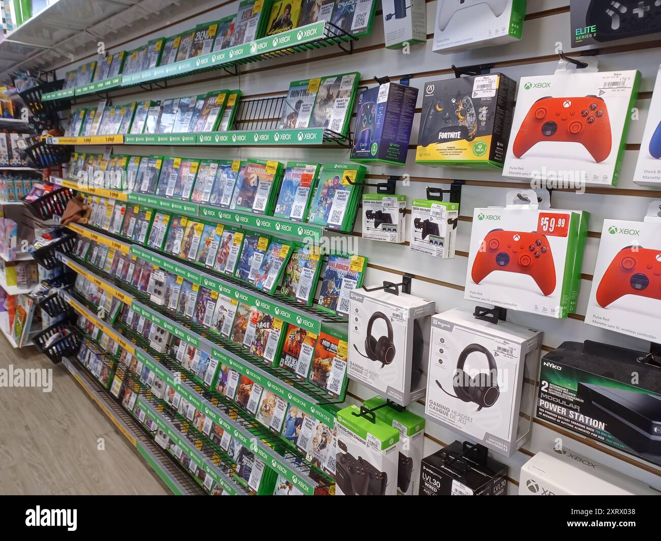 Video game store shelves hi-res stock photography and images - Alamy