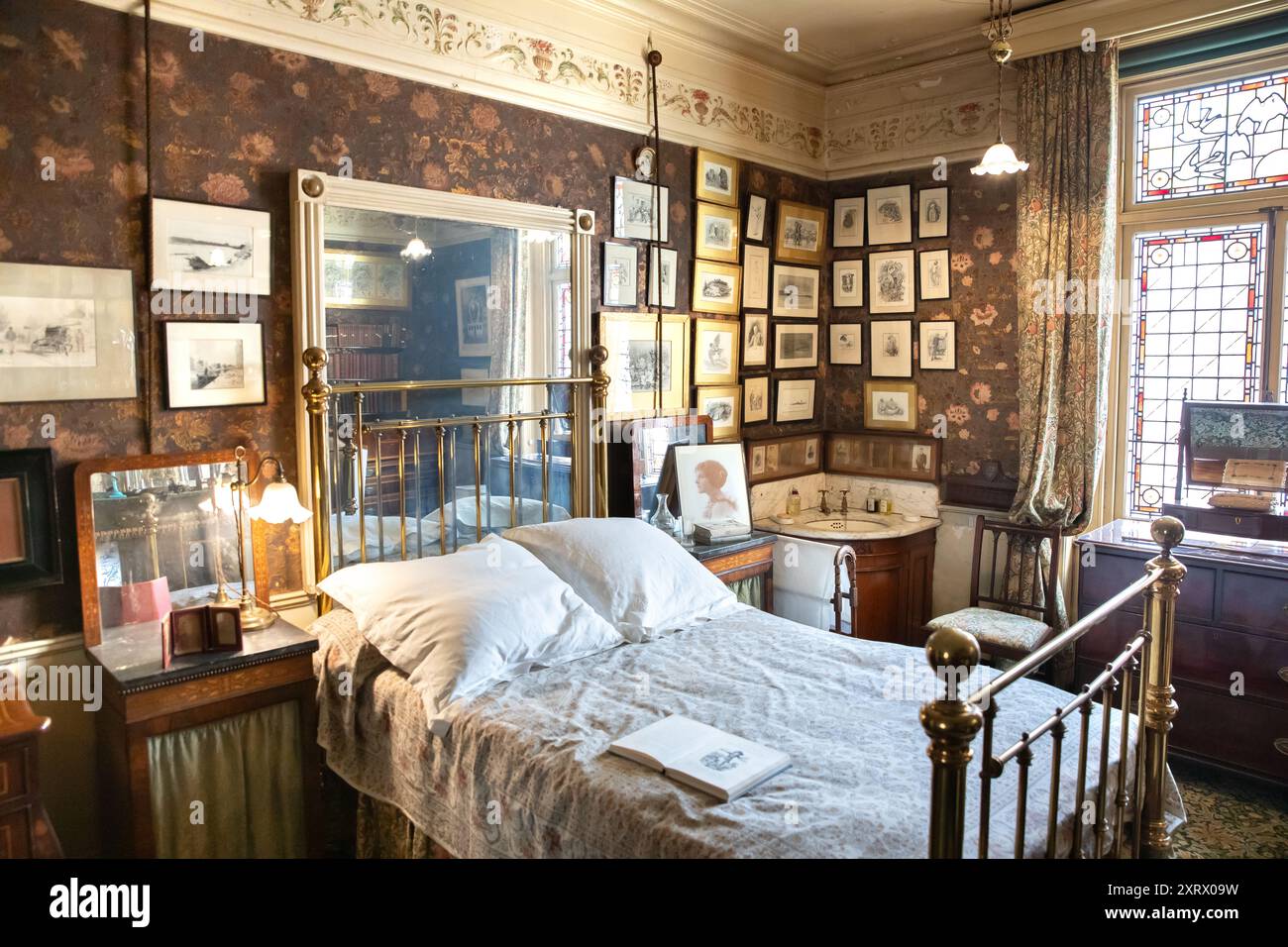 Roy Sambourne's bedroom, Sambourne House In Kensington. Uk Stock Photo ...