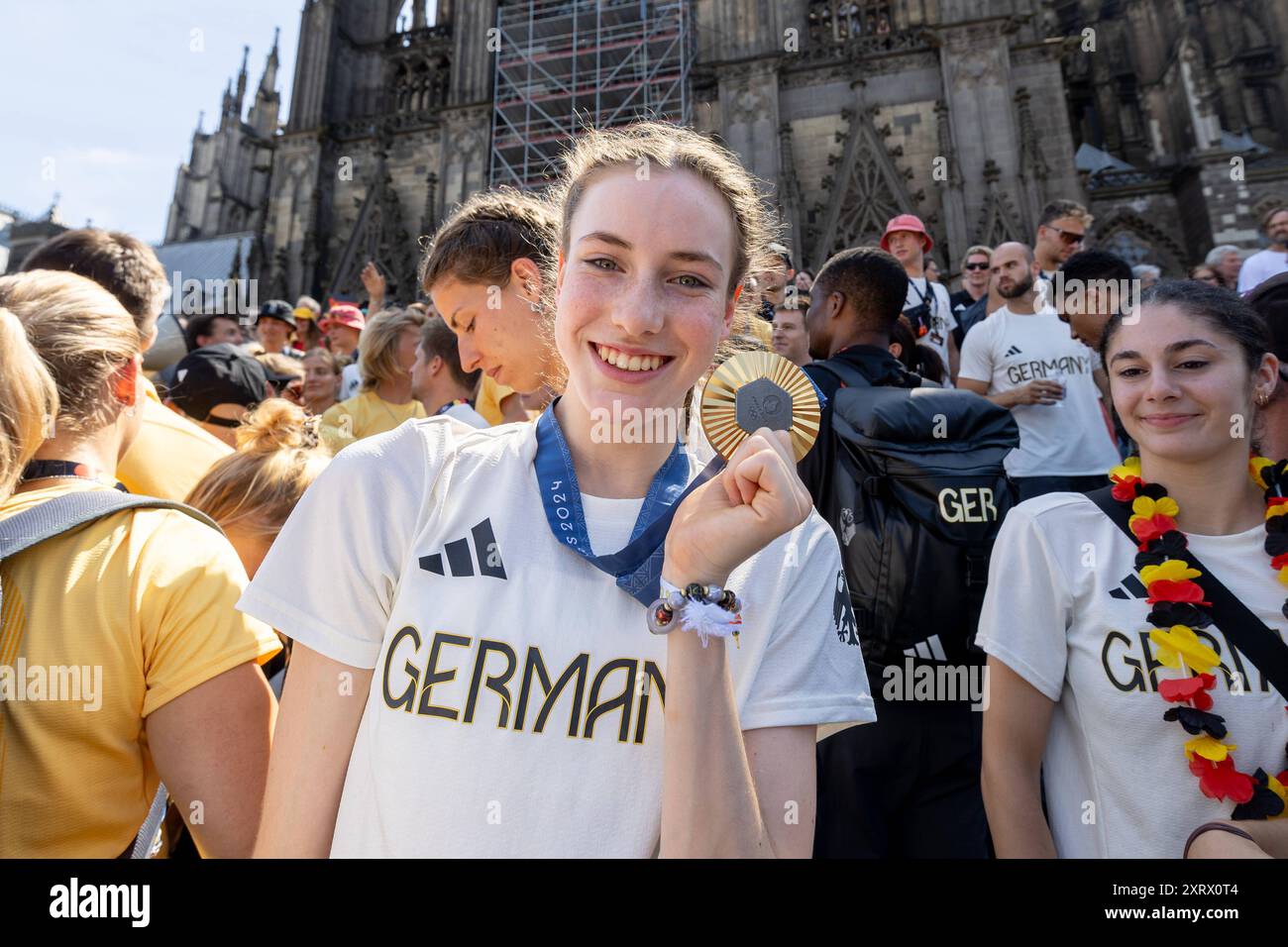 Zurück aus Paris Team D wird in Köln empfangen Daria Varfolomeev ...