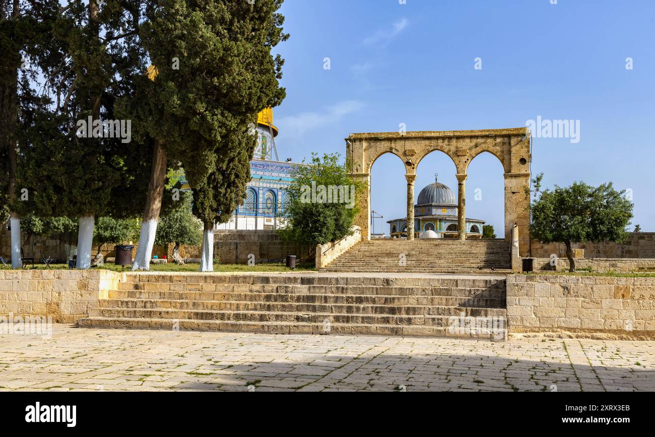 Dome of the Chain on the Temple Mount in Jerusalem Stock Photo - Alamy