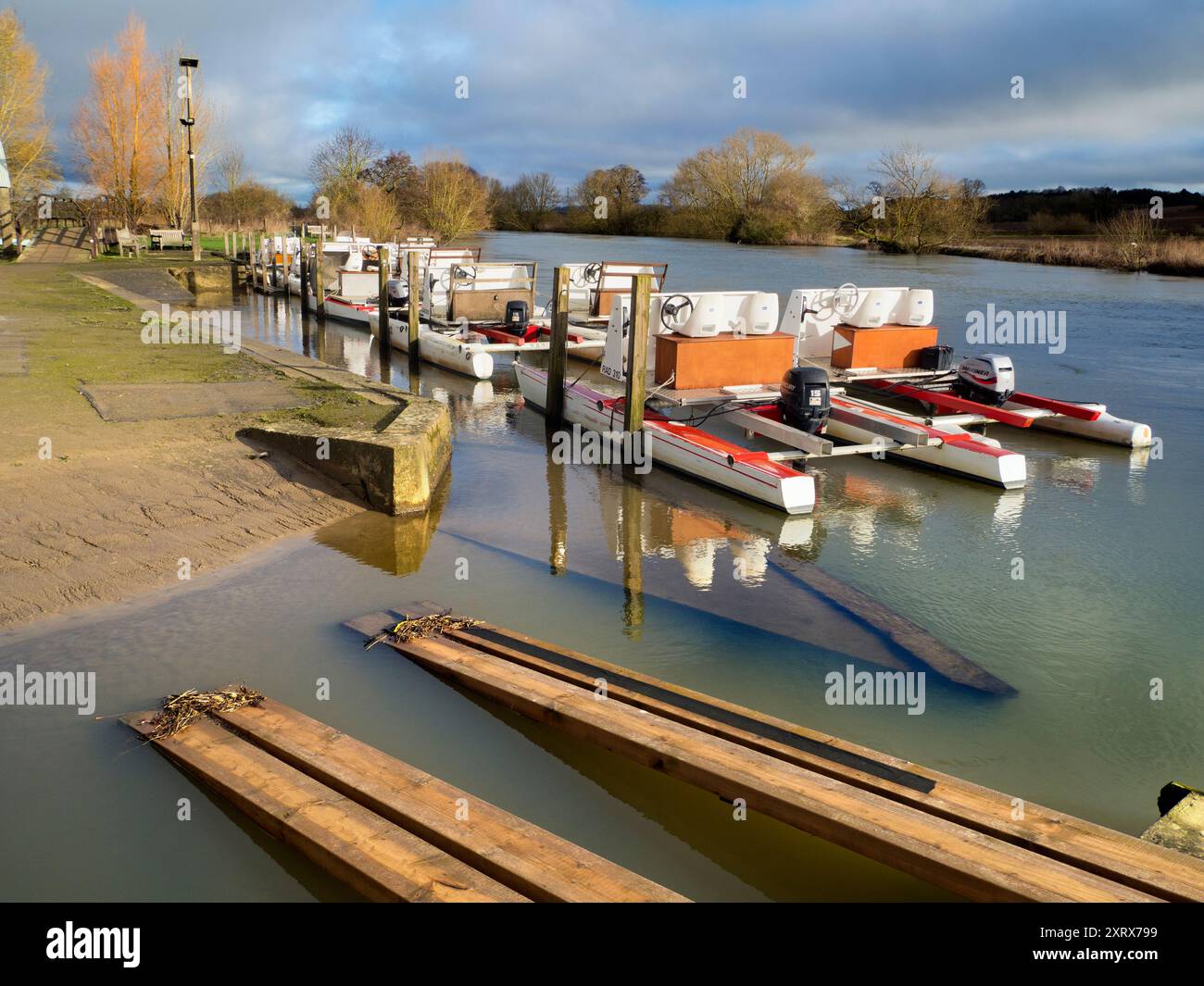 Founded in 1921 and located on a beautiful part of the Thames in ...