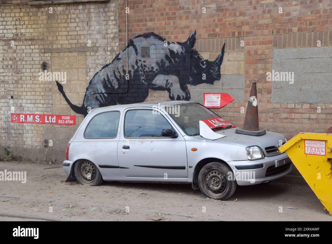 Banksy rhino car hi-res stock photography and images - Alamy