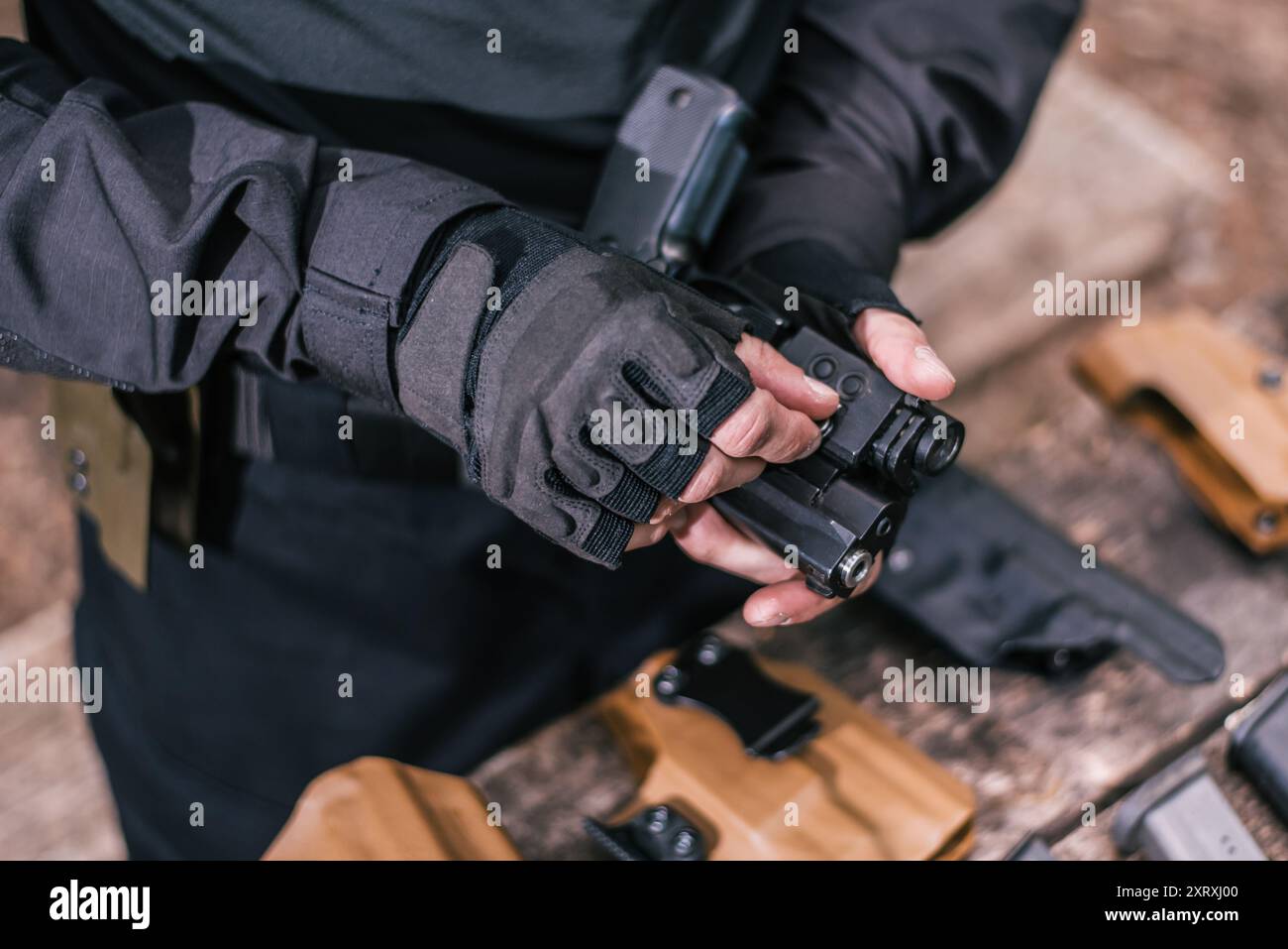 Shooting weapons instructor hi-res stock photography and images - Alamy