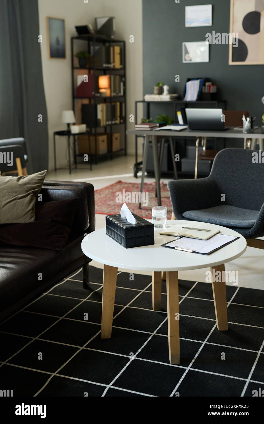 Renovating Modern Office with Clean Design Stock Photo - Alamy