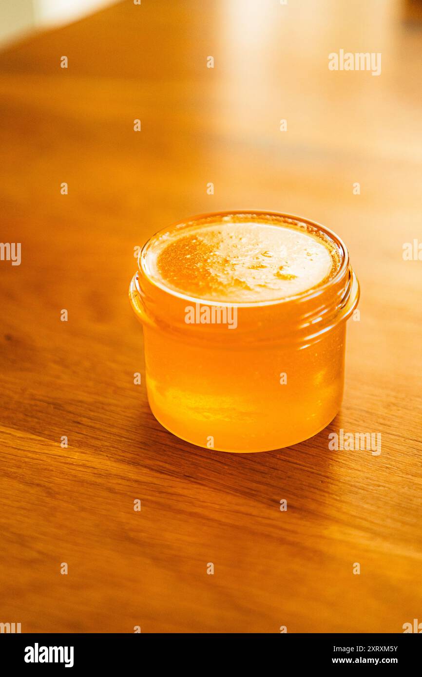 Honey jar with bee hi-res stock photography and images - Alamy